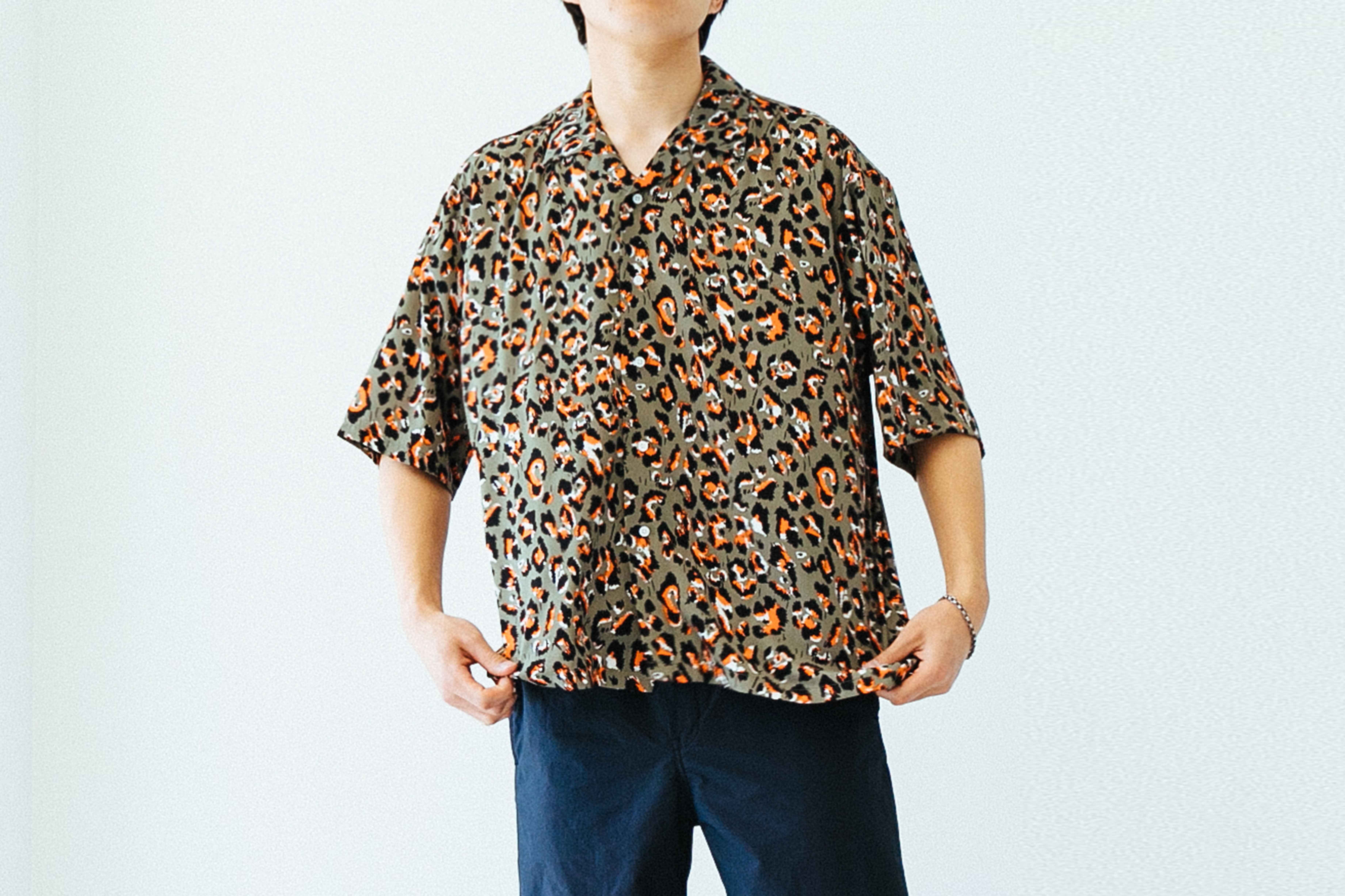ING COMPANY. MOTIF PRINT - OPEN COLLAR SHORT SLEEVE SHIRT /GRAY LEOPARD ...